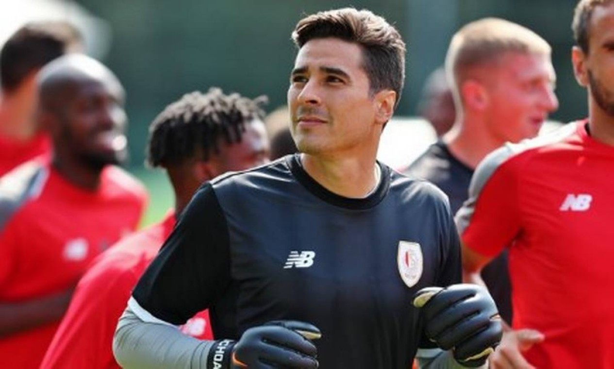 Mexicano Ochoa surpreende e aparece com novo visual. Veja reação da ...