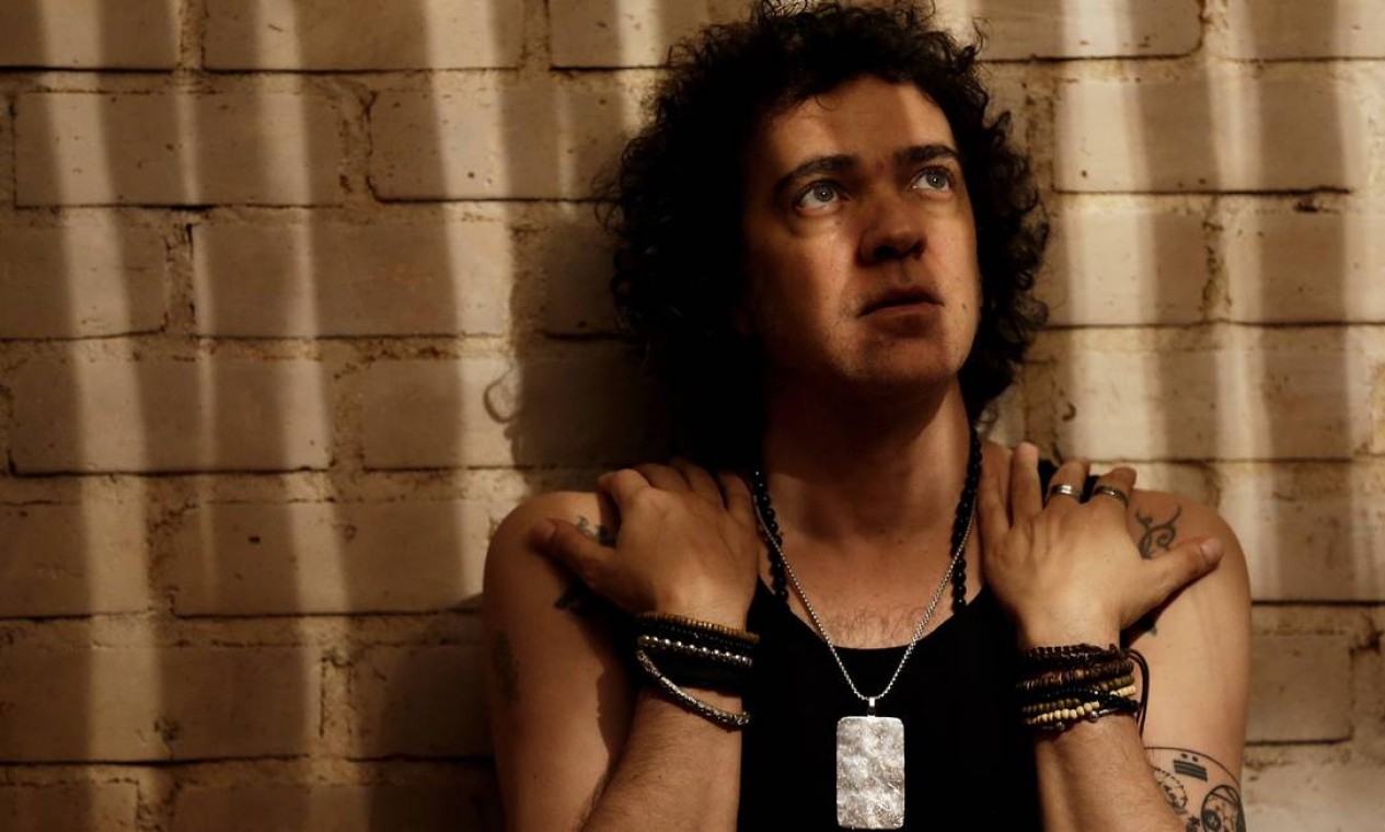 Moska se lança em mergulho pop e filosófico na beleza e no medo ...