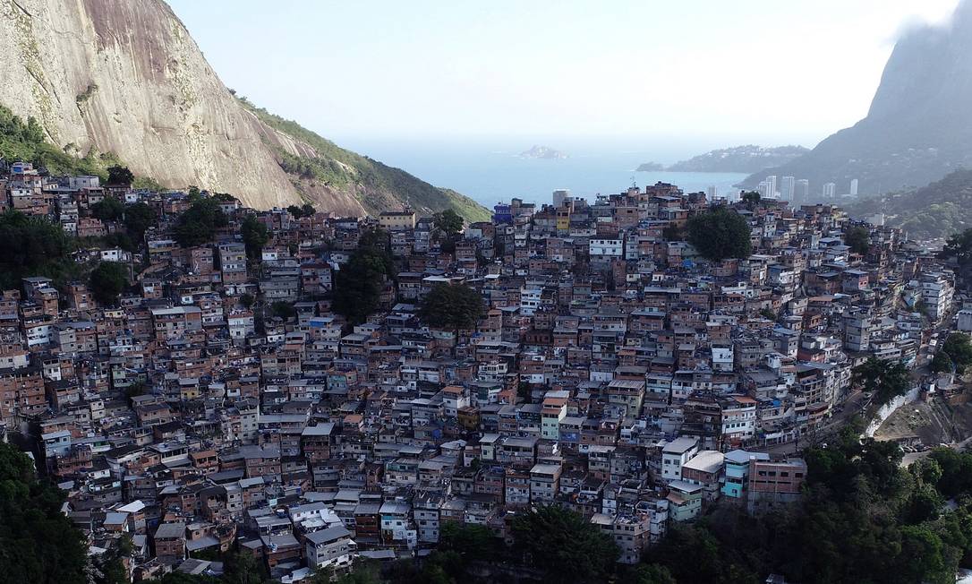 O essencial da manhã: Favelas cariocas expandem seus limites - Jornal O ...