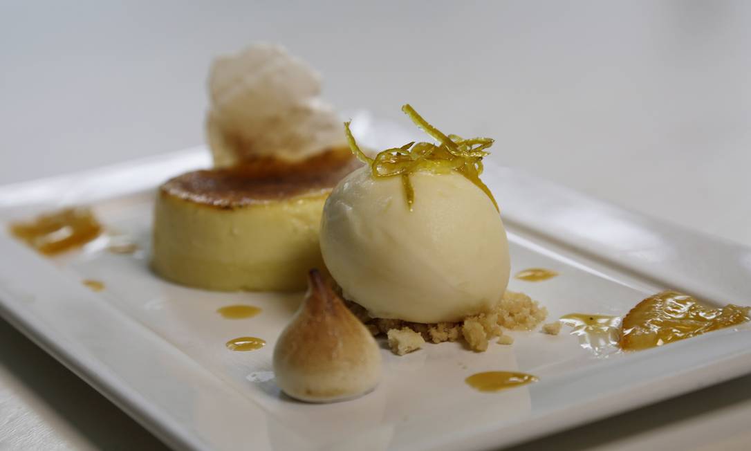 De sobremesa, a dica do chef Didier é o flan de limão-siciliano com ...