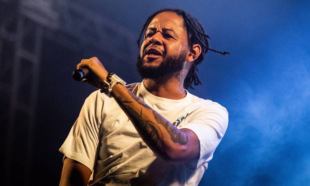 Emicida volta a provocar em nova canção: 'Cês num precisa de palco ...