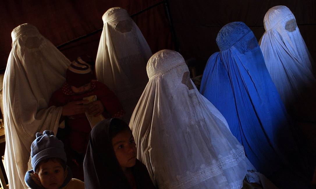 Cantão suíço vota por proibição da burca - Jornal O Globo