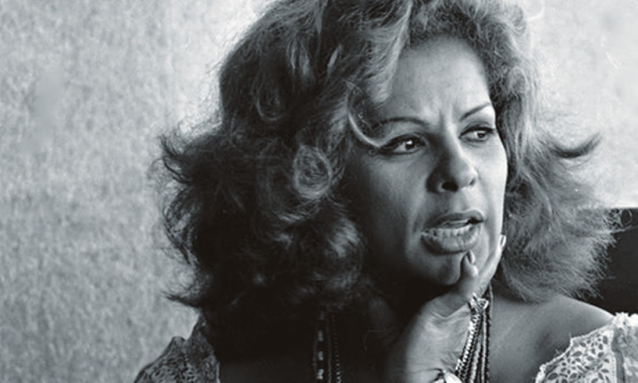 Angela Maria - sem abrir mão de seu estilo, a cantora se manteve em ...