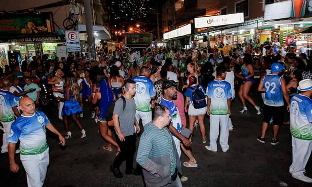 Pela primeira vez, a Acadêmicos da Rocinha realiza ensaios nas ruas da ...