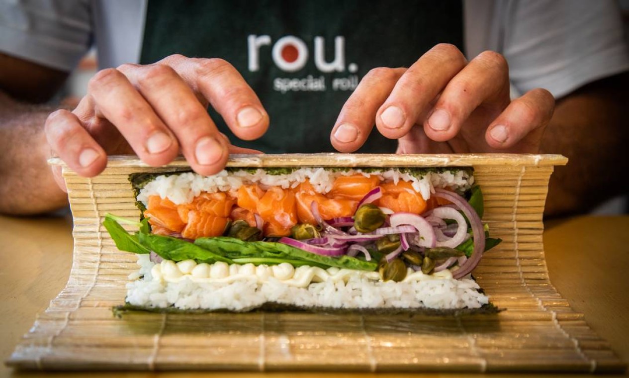 Já ouviu falar em sushirrito? O rolinho que é meio sushi, meio burrito ...