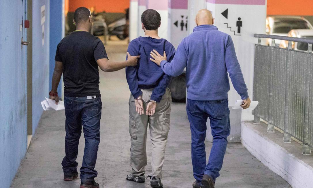 Jovem que fez 2 mil ameaças falsas de bomba é condenado a dez anos de ...