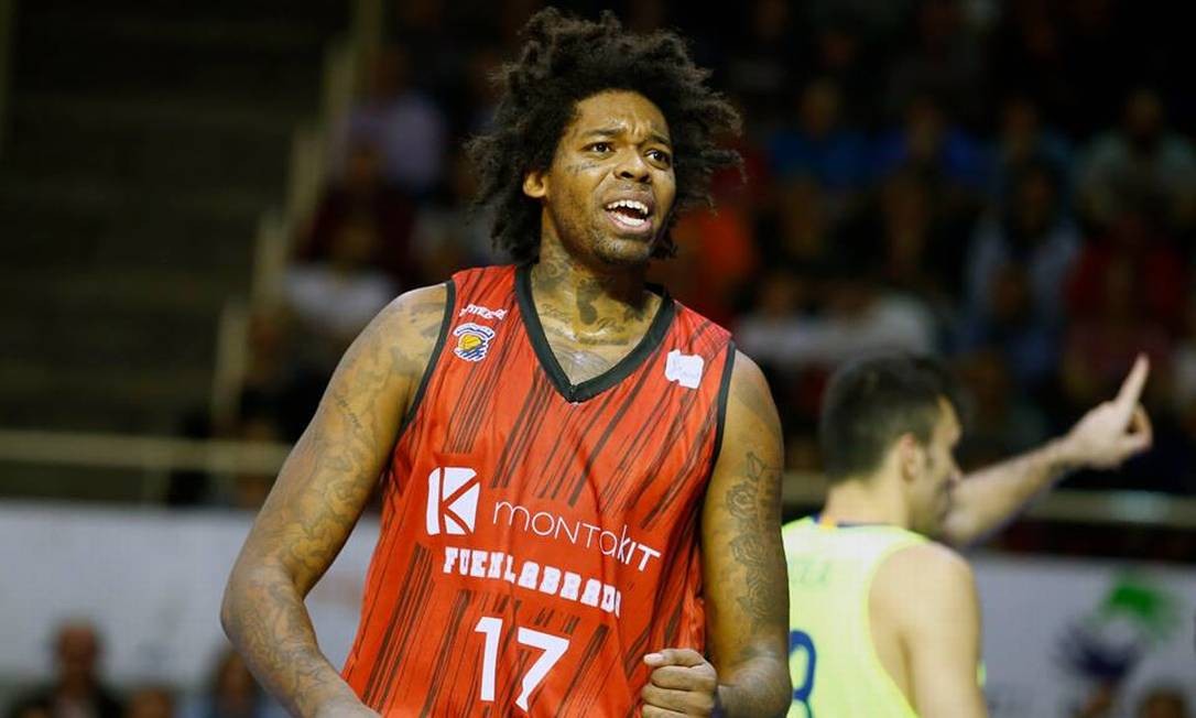 Lucas Bebê comemora convocação para seleção de basquete; confira a ...