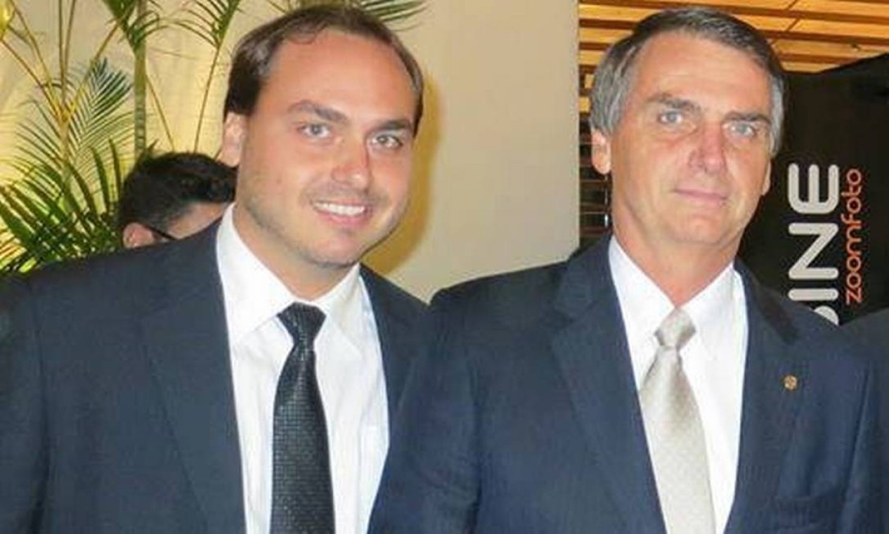 Bolsonaro parabeniza filho Carlos nas redes sociais por seus 36 anos ...
