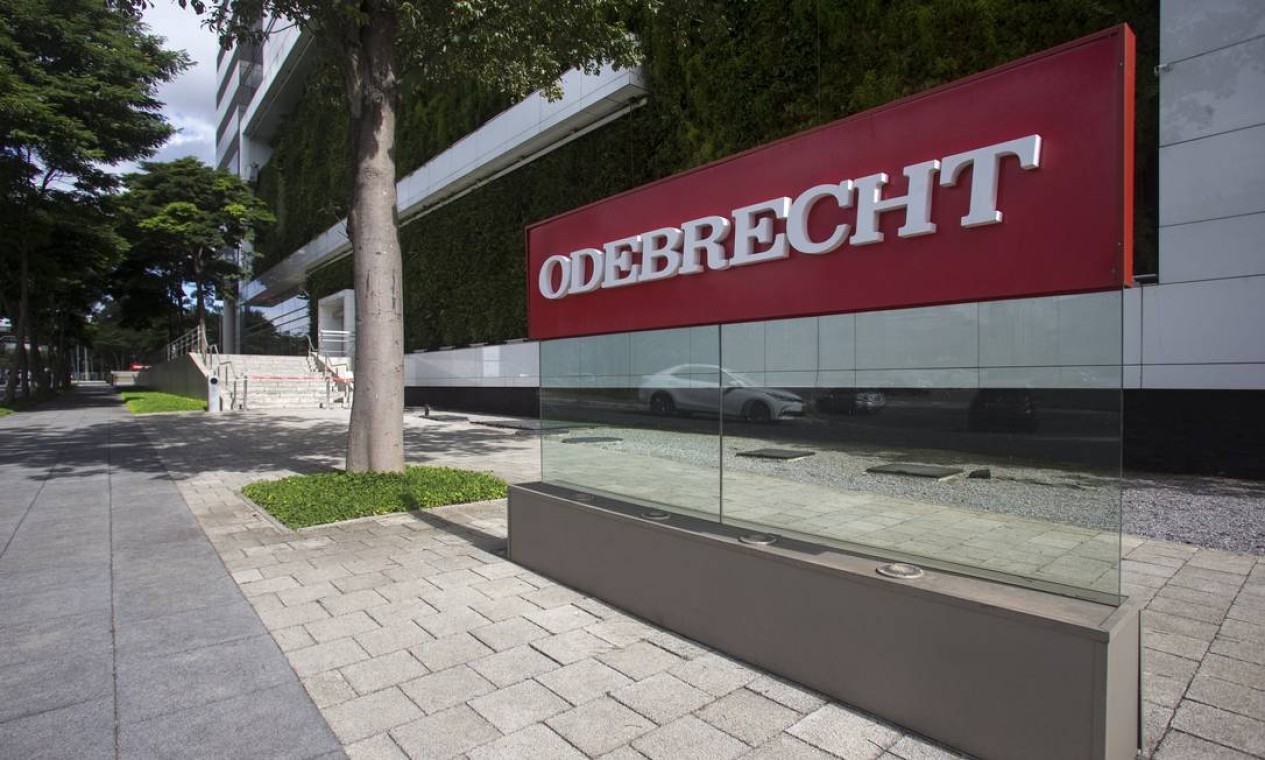 Construtoras investigadas pela Lava-Jato tentam sobreviver - Jornal O Globo