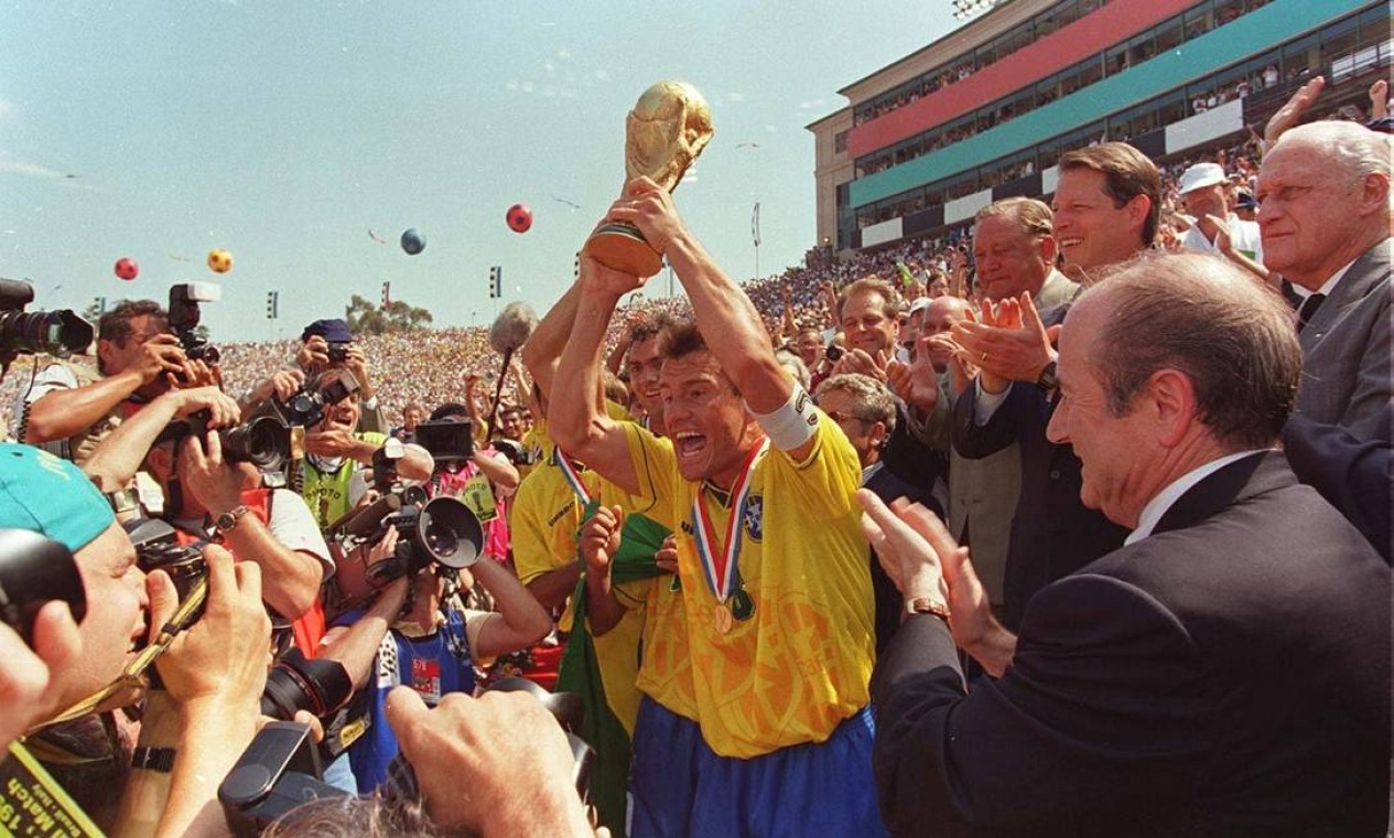 Os fatos marcantes do futebol brasileiro na década de 90 - Jornal O Globo