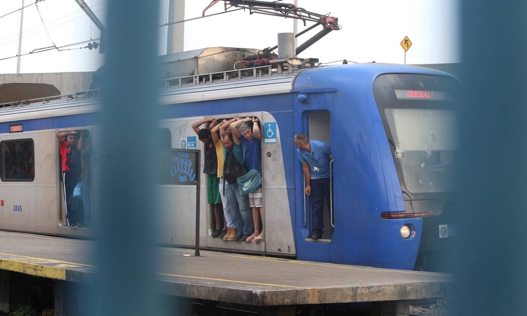 Tarifa dos trens sobe, mas 14% da frota tem problemas no ar ...