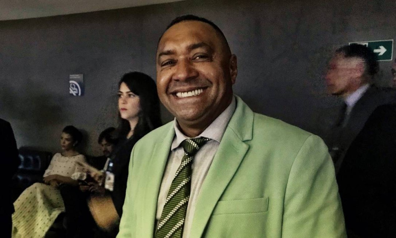 Eleito por São Paulo, Tiririca gasta R$ 57 mil da cota com viagens a ...