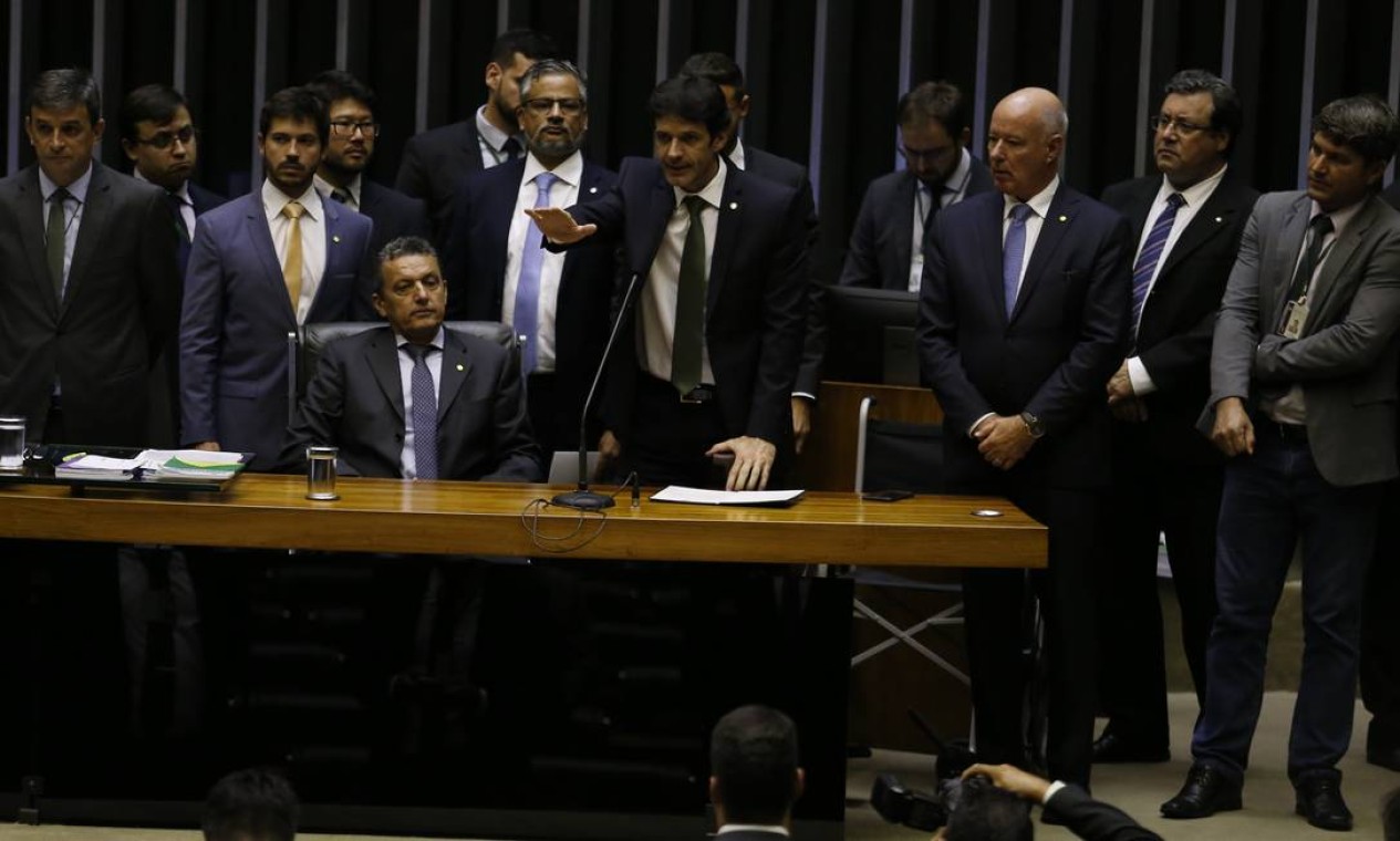 Ministro exonerado do Turismo toma posse na Câmara - Jornal O Globo