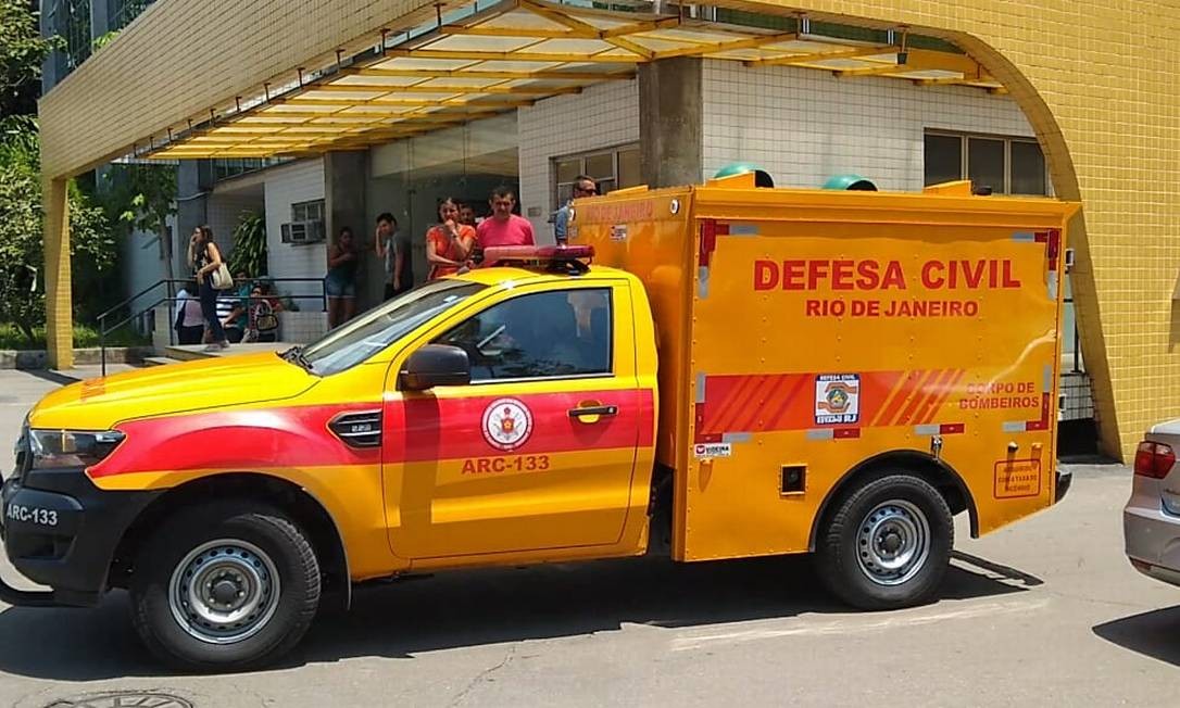 Corpos retirados do Ninho do Urubu chegam ao IML - Jornal O Globo