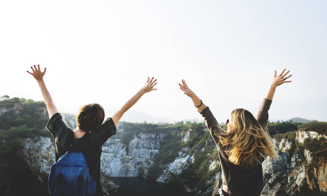 Vai viajar sozinho? Conheça os aplicativos que conectam turistas ...