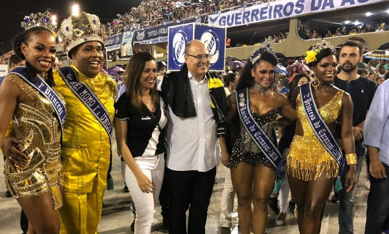 Witzel é vaiado pelo público da Sapucaí durante ensaio técnico da São ...