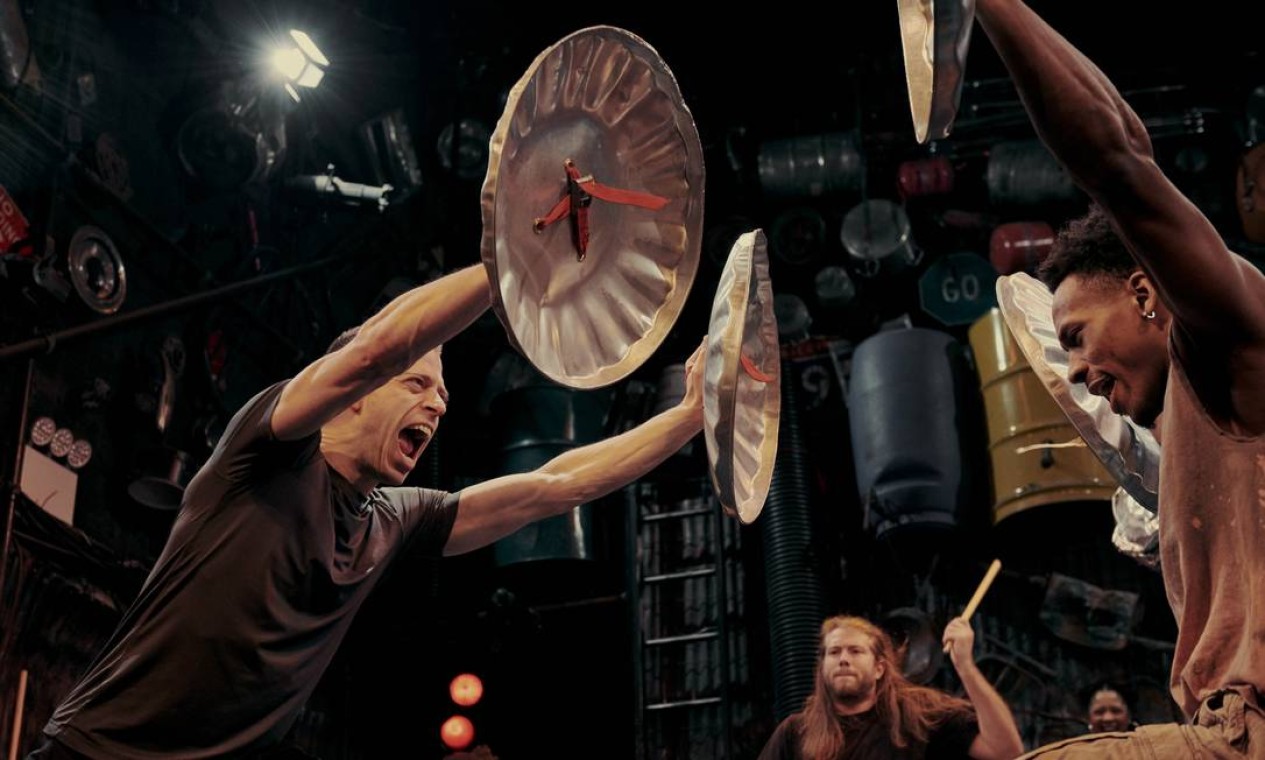 Stomp completa 25 anos em Nova York sem sair de cartaz - Jornal O Globo