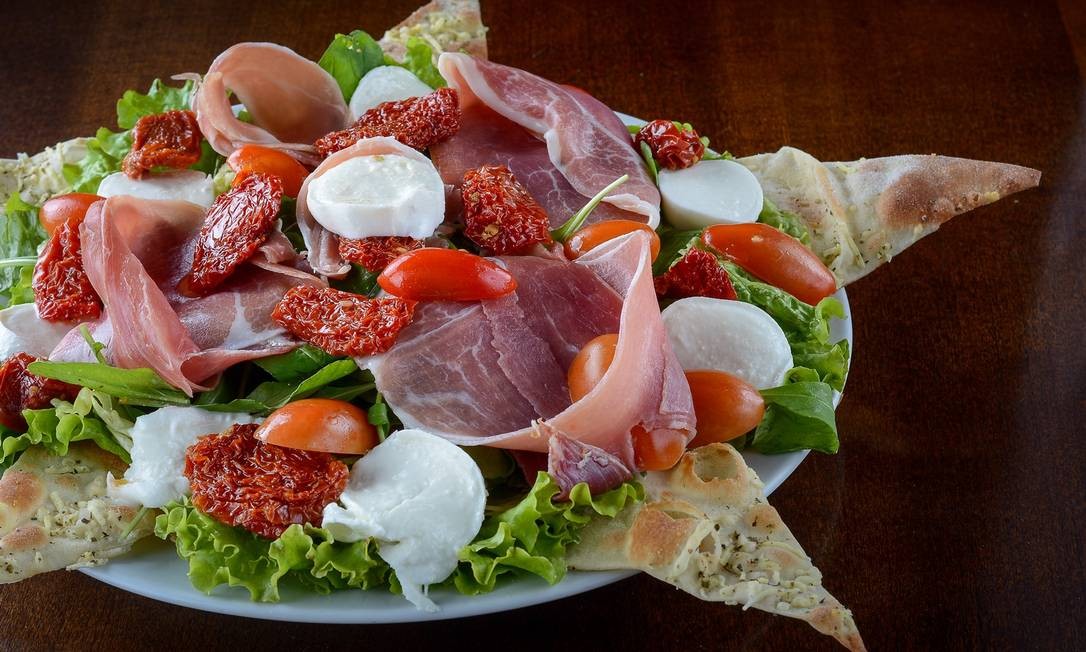 Aprenda a fazer a salada italiana - Jornal O Globo