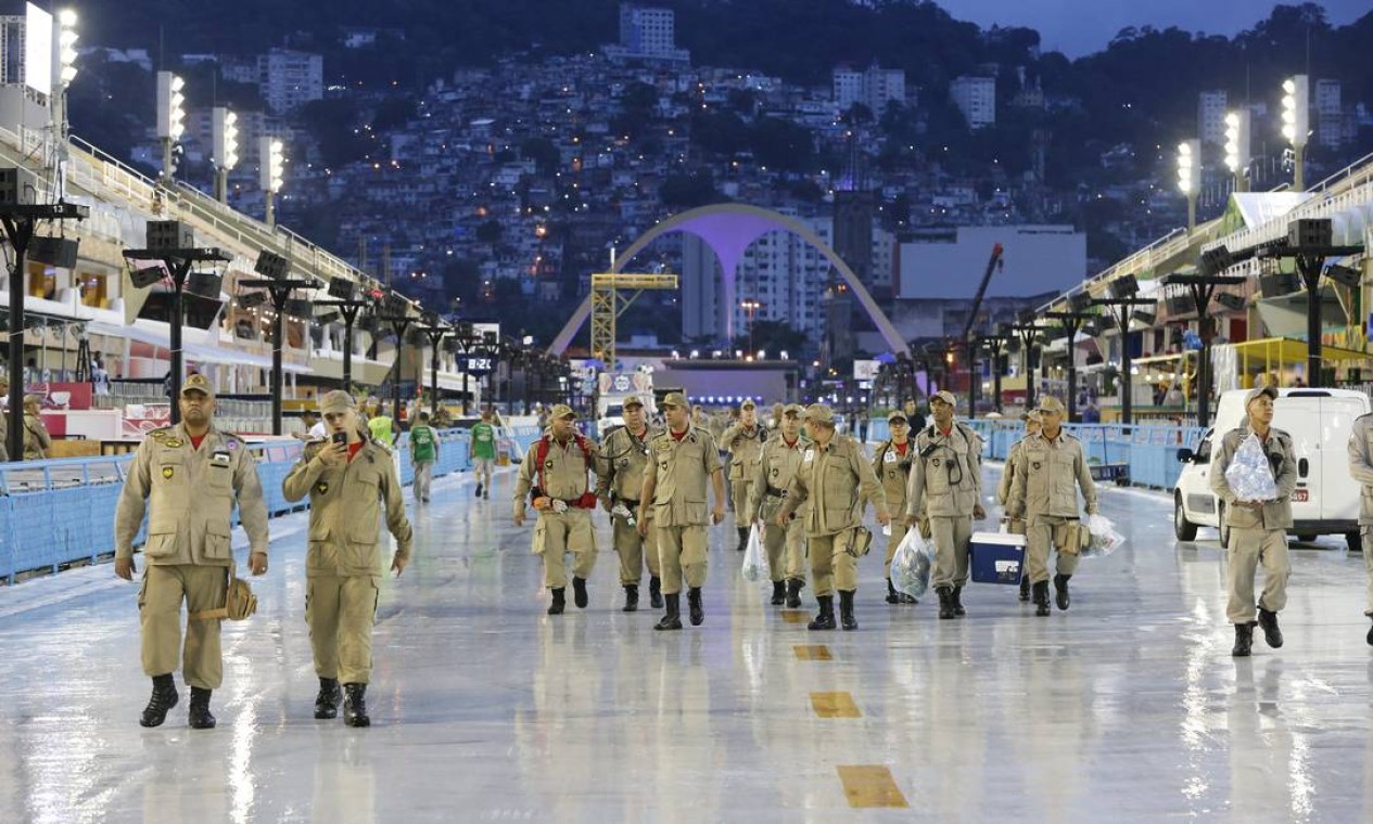 Ainda sem autorização da Justiça, Sambódromo abre ao público para ...