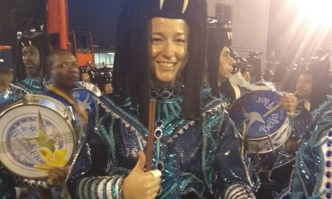 Americana realiza sonho de tocar e desfilar pela Beija-Flor - Jornal O ...