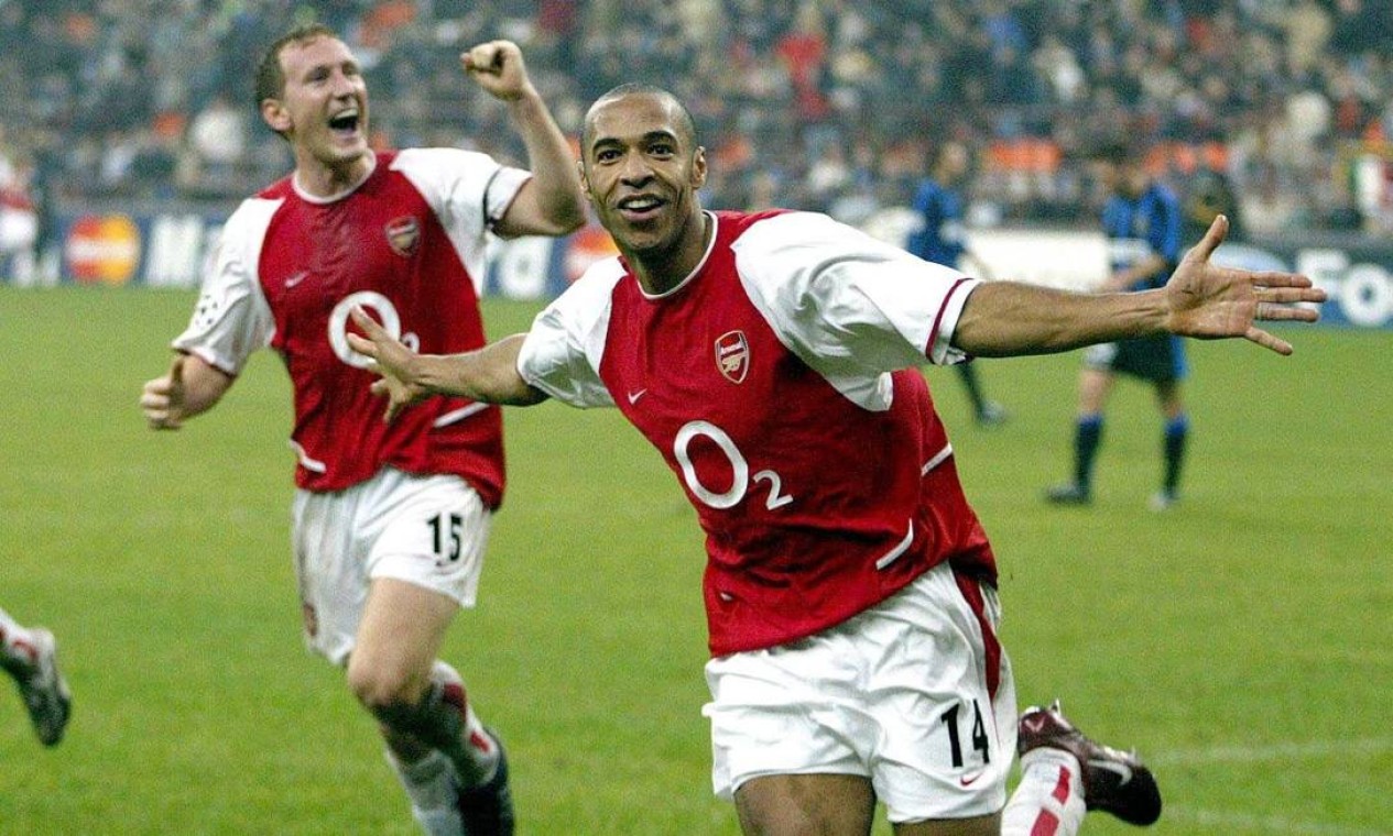 Jornal elege francês o melhor da história da Premier League; Três ...