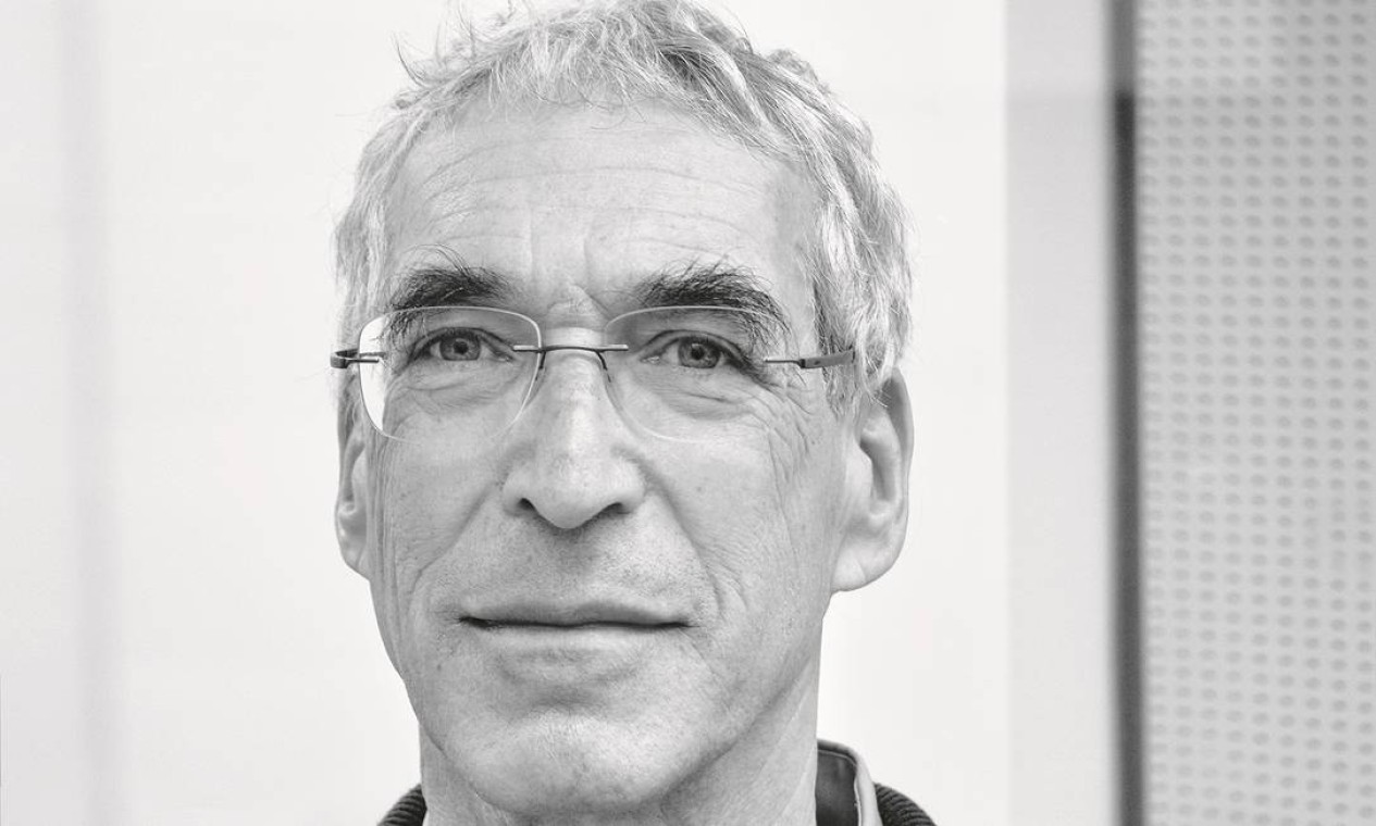 Onda de suicídios em fábrica chinesa inspira novo livro de historiador ...