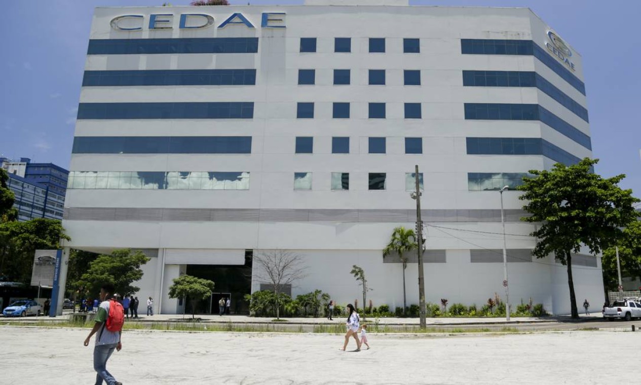 Nova lei permite parcelamento de conta de água da Cedae - Jornal O Globo