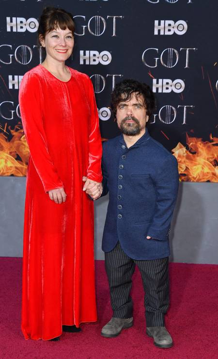 'Game of Thrones': Emilia Clarke e cia participam de première - Jornal ...