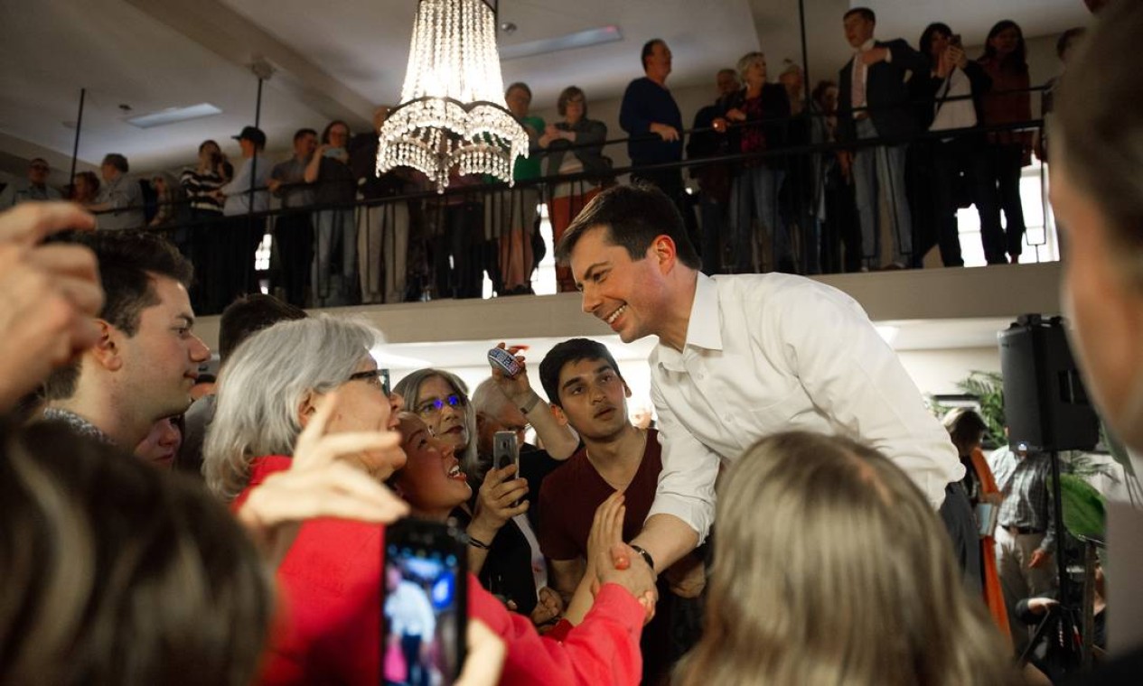 Veterano da guerra no Afeganistão e gay, Pete Buttigieg movimenta ...