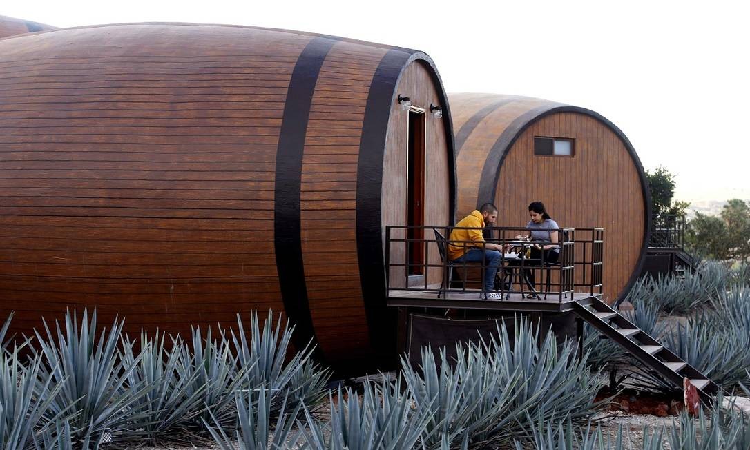 Saiba como dormir dentro de um barril gigante de tequila, no México ...