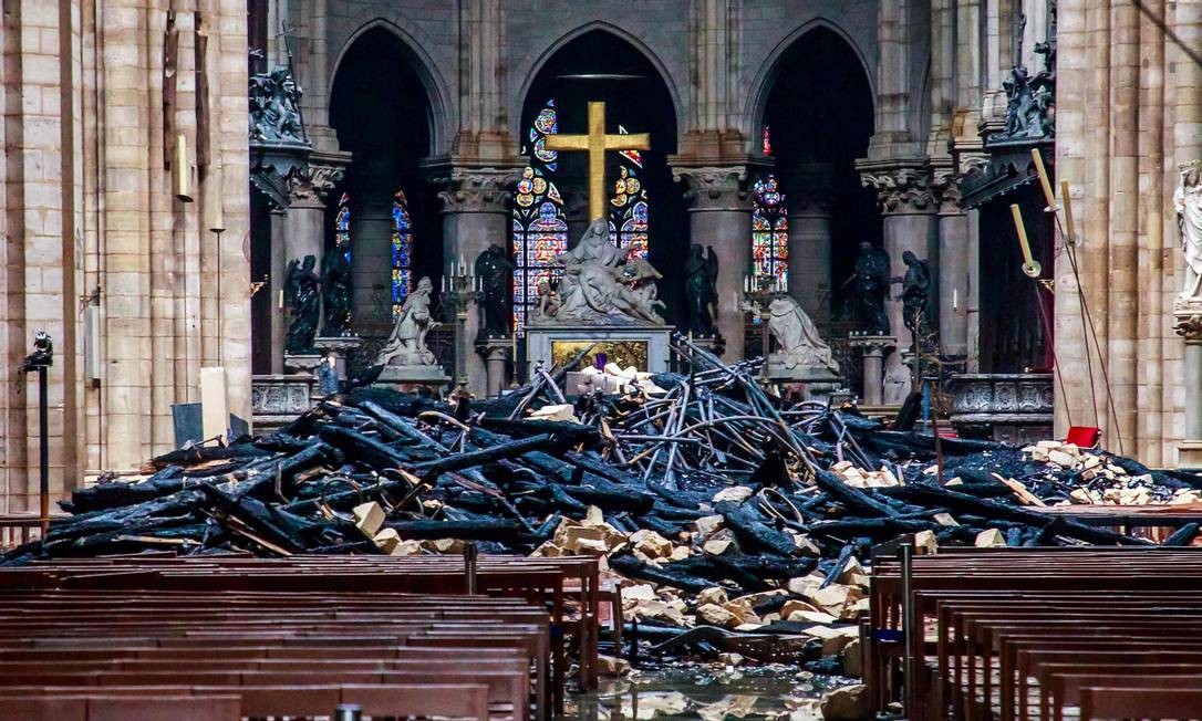 Veja imagens do interior da Catedral de Notre-Dame após o incêndio, em ...