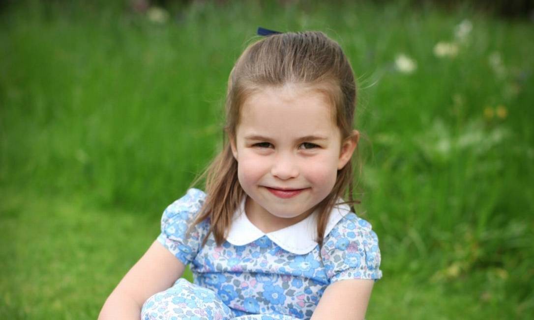 Palácio divulga novas fotos da princesa Charlotte na véspera de ...