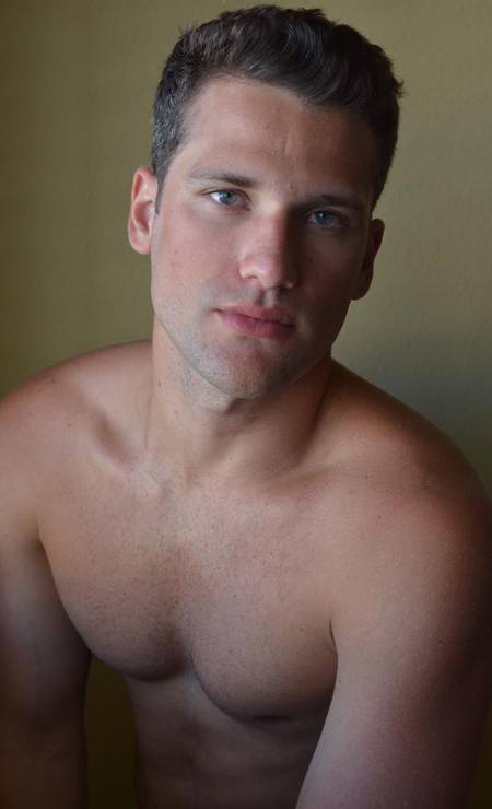 Arthur Sales larga as passarelas para ‘ser o próximo’ Cauã Reymond ou ...