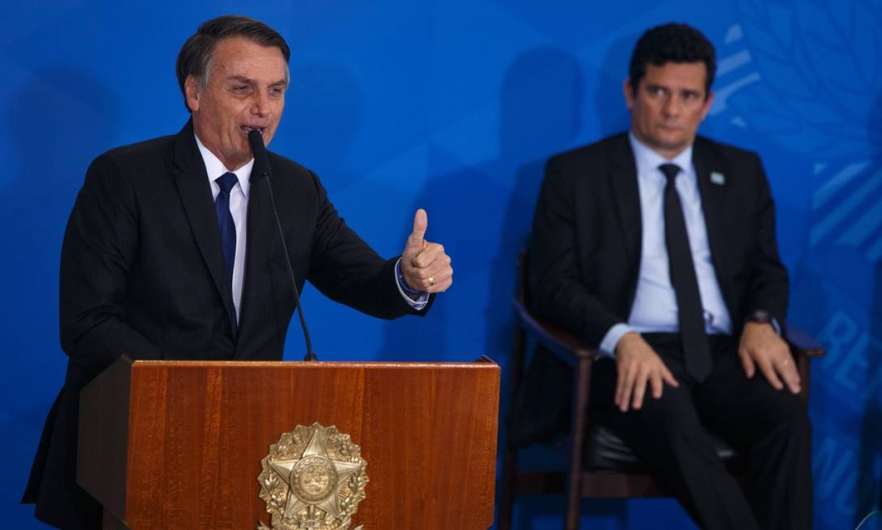 Decreto de Bolsonaro libera pistolas de uso restrito para quem tem ...