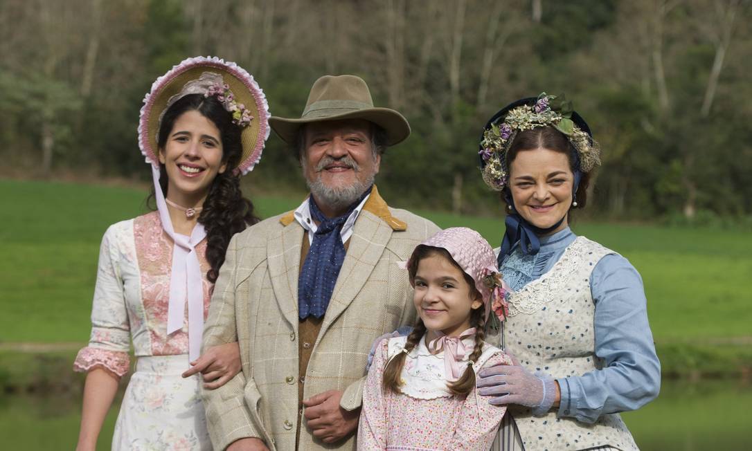 Veja magens da carreira da atriz Flora Diegues - Jornal O Globo