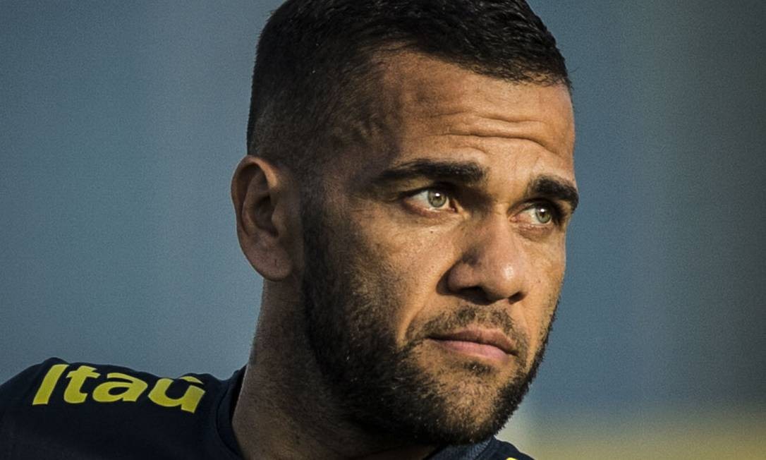 Autêntico, Daniel Alves se reinventa para ser insubstituível na seleção ...