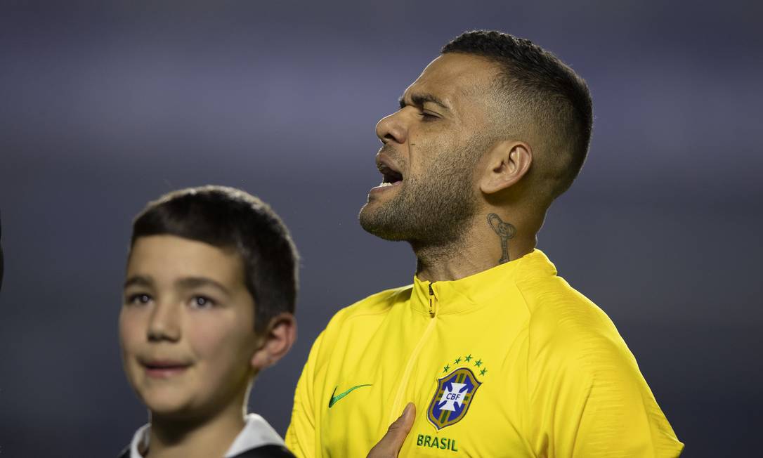 Daniel Alves dá adeus ao PSG: 'Fecho um ciclo na minha vida' - Jornal O ...