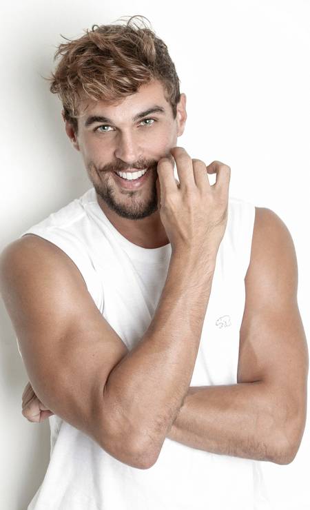 Confira um ensaio estrelado por Felipe Roque - Jornal O Globo