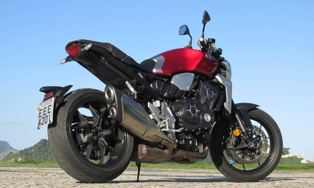 Aceleramos a nova geração da Honda CB 1.000R. É diversão pura, mas só ...