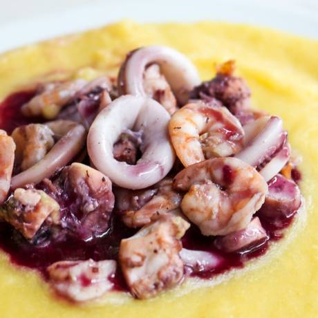 Polenta mole aquece os cardápios da estação - Jornal O Globo