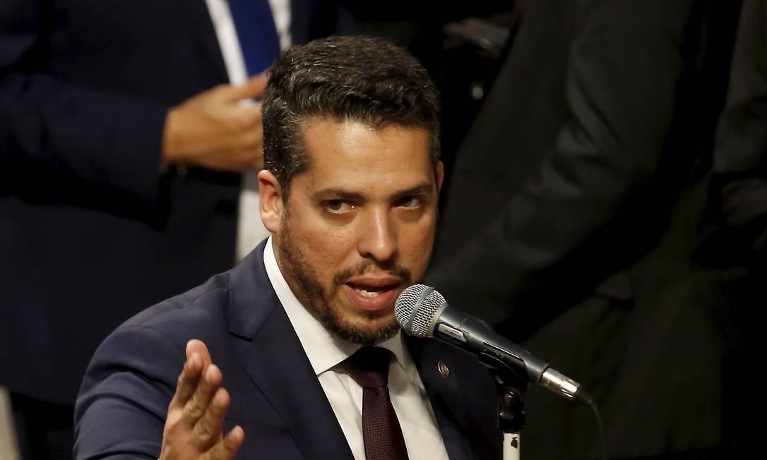 Deputado estadual quer proibir uso de saia e vestido por meninos em ...