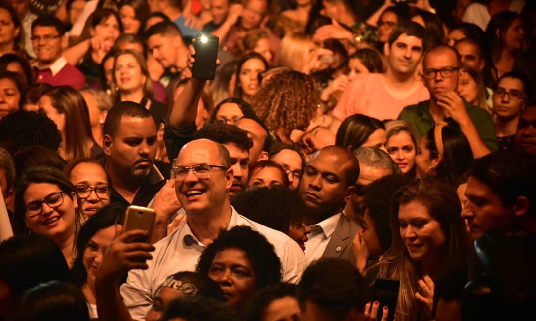 Witzel se diverte em lançamento do DVD de Alexandre Pires; vídeo ...