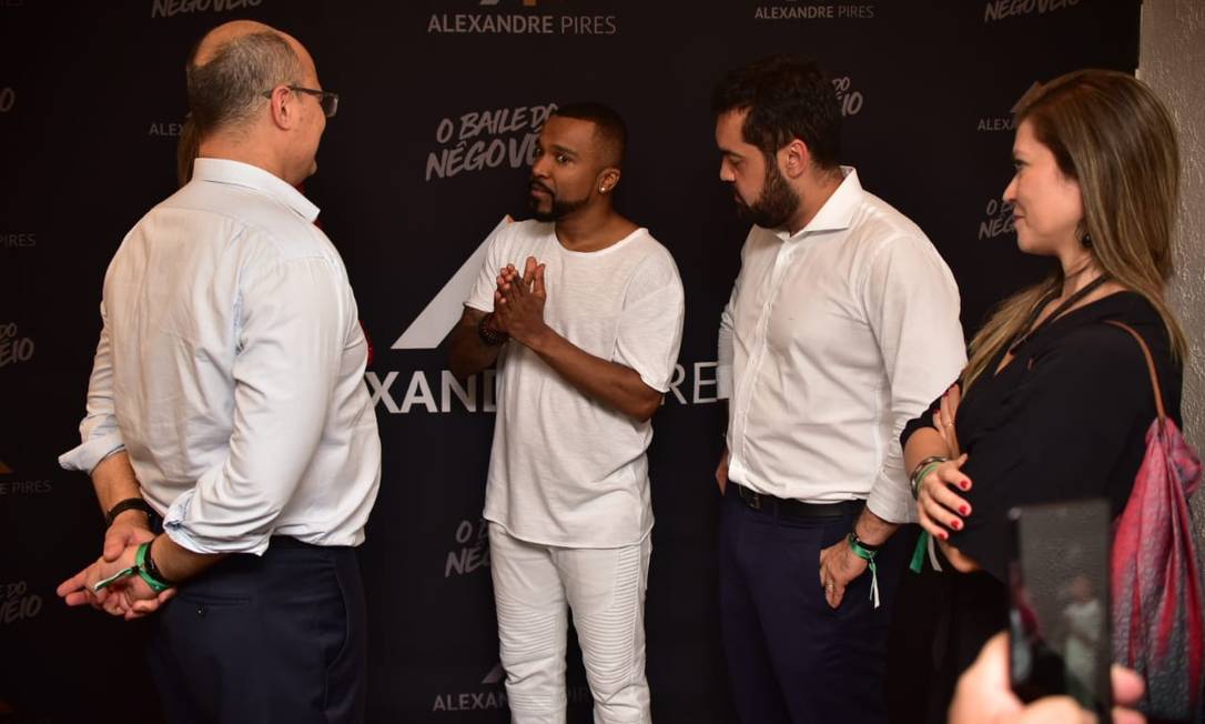 Witzel se diverte em lançamento do DVD de Alexandre Pires; vídeo ...