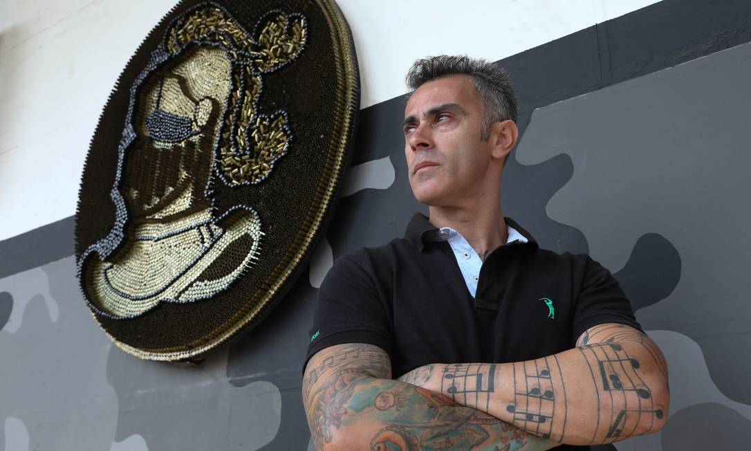 “Não sou de direita”, diz artista que faz esculturas com munição da PM ...