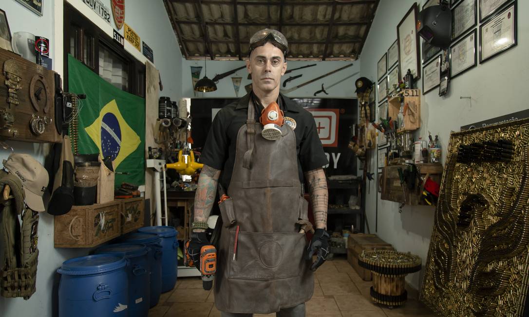 “Não sou de direita”, diz artista que faz esculturas com munição da PM ...