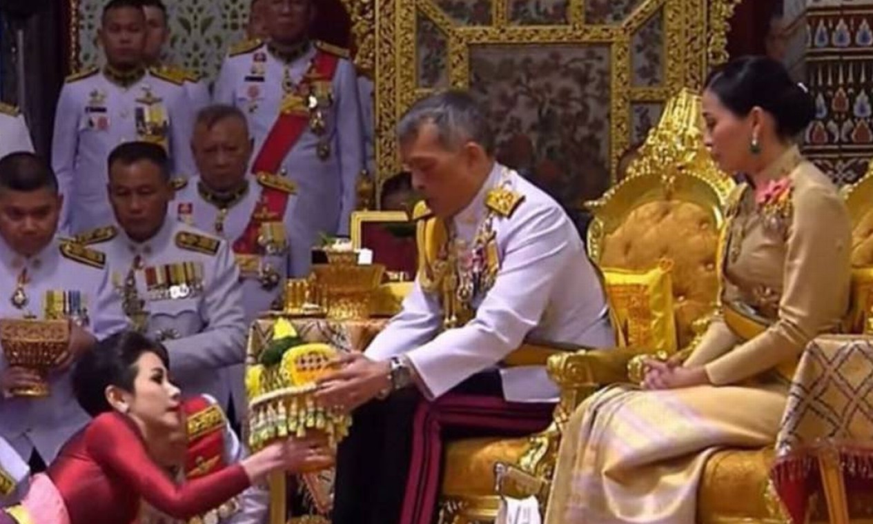 Cerimônia para oficializar amante chama atenção para vida extravagante ...