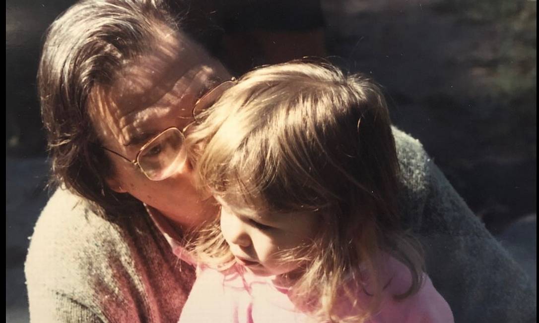 Filha de Tom Jobim, Maria Luiza lança clipe 'Casa branca', com imagens ...