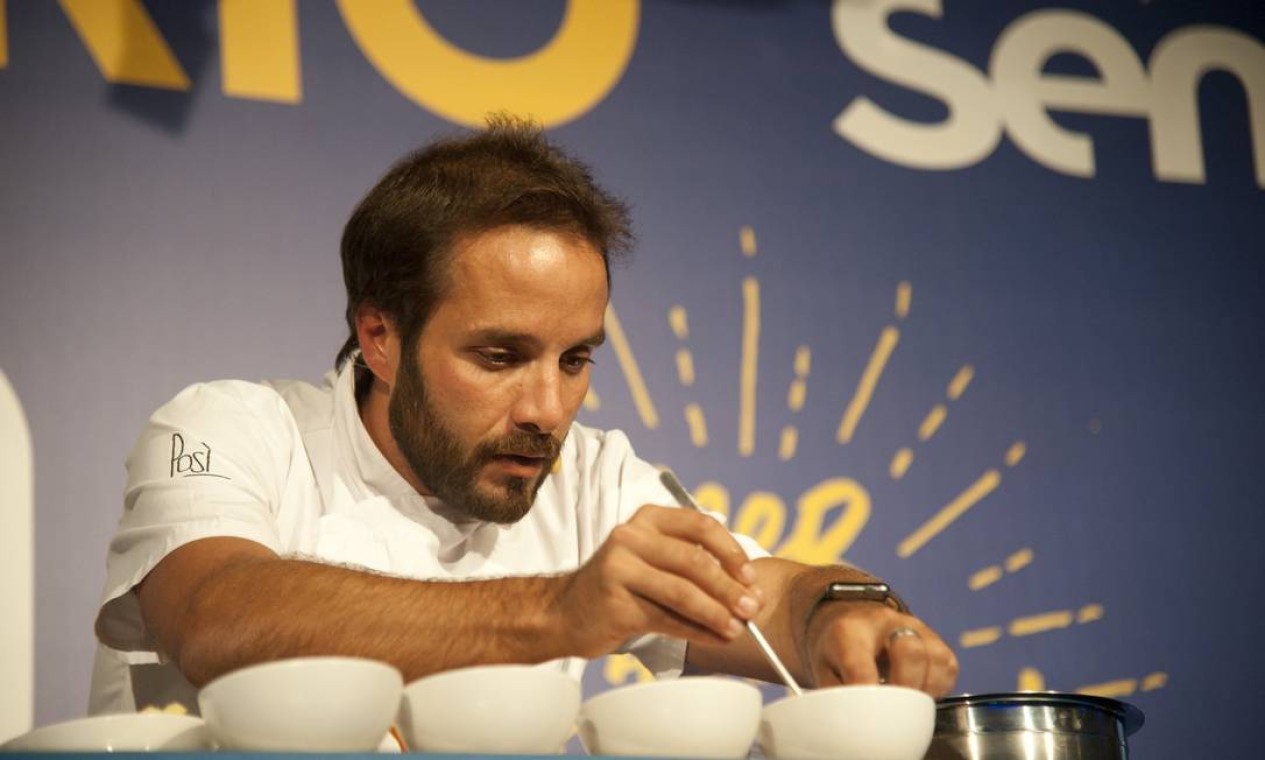 Chef Elia Schramm ensina sobremesa siciliana em aula no Auditório Senac ...