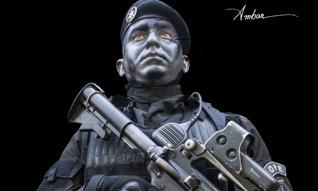 Bope prepara livro de fotos que retratam policiais como heróis em ...