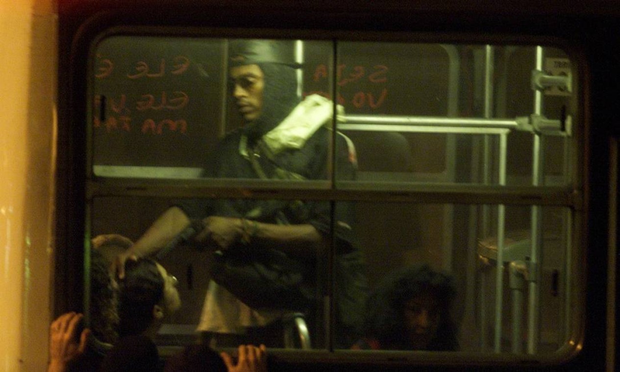 Relembre a tragédia do ônibus 174 - Jornal O Globo